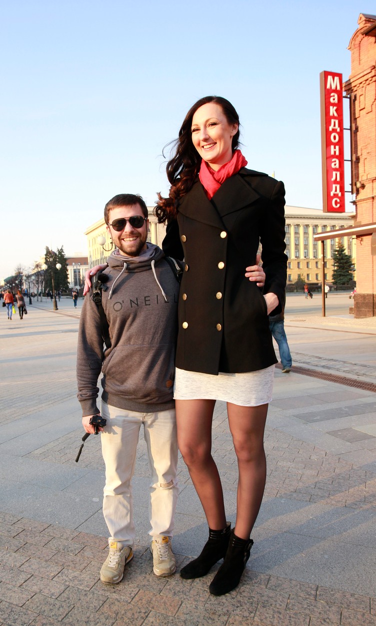 6ft 9in Woman Bids To Be The Worlds Tallest Model Woman